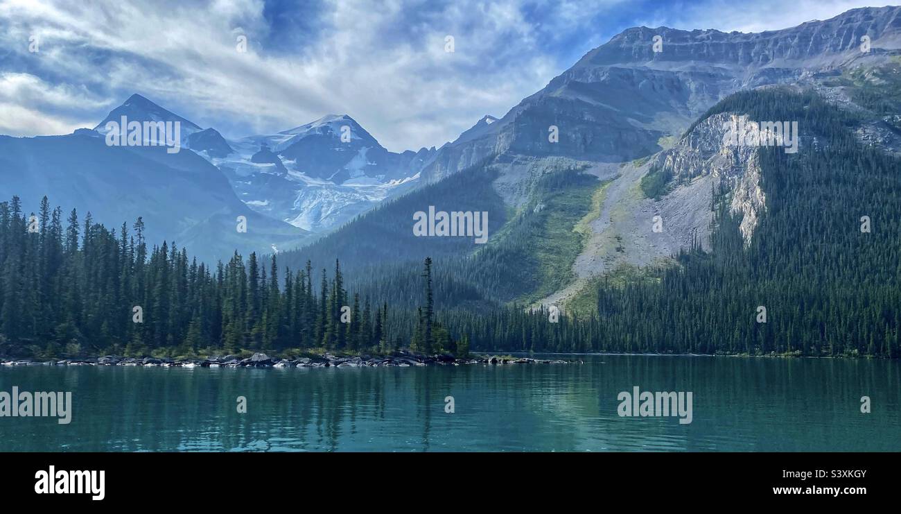 Maligne lake canada hi-res stock photography and images - Alamy
