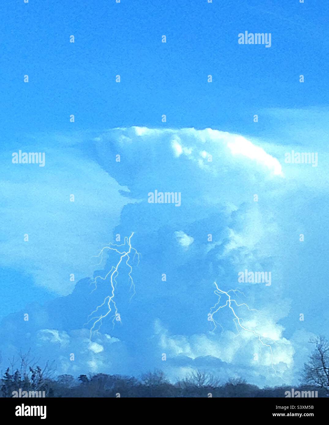Cloud with lightning hi-res stock photography and images - Alamy