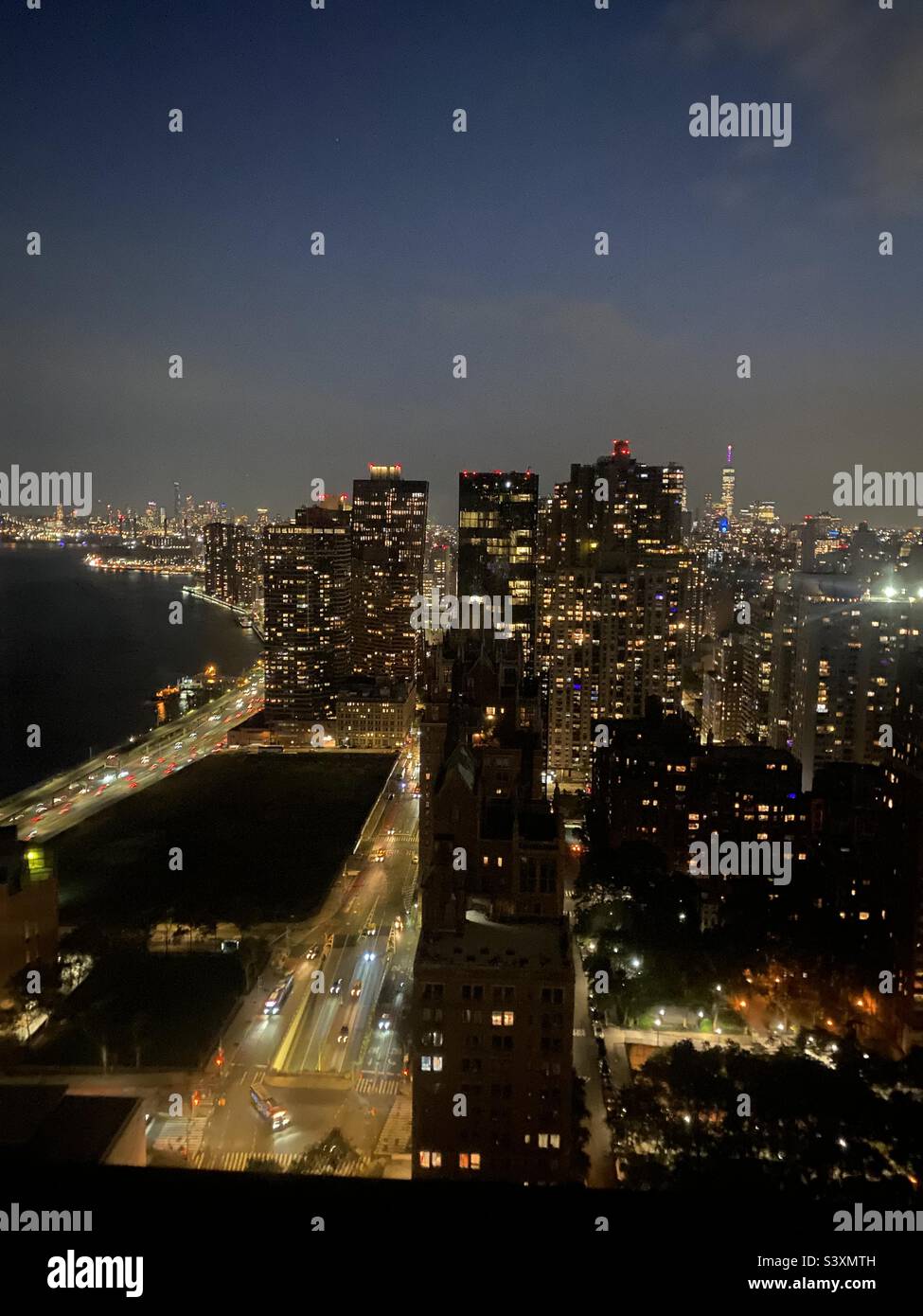 Night view of new york hi-res stock photography and images - Alamy