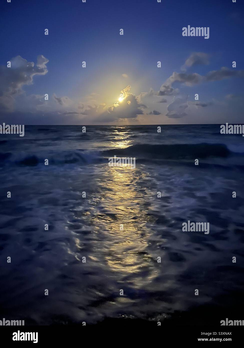 Florida moon hi-res stock photography and images - Alamy