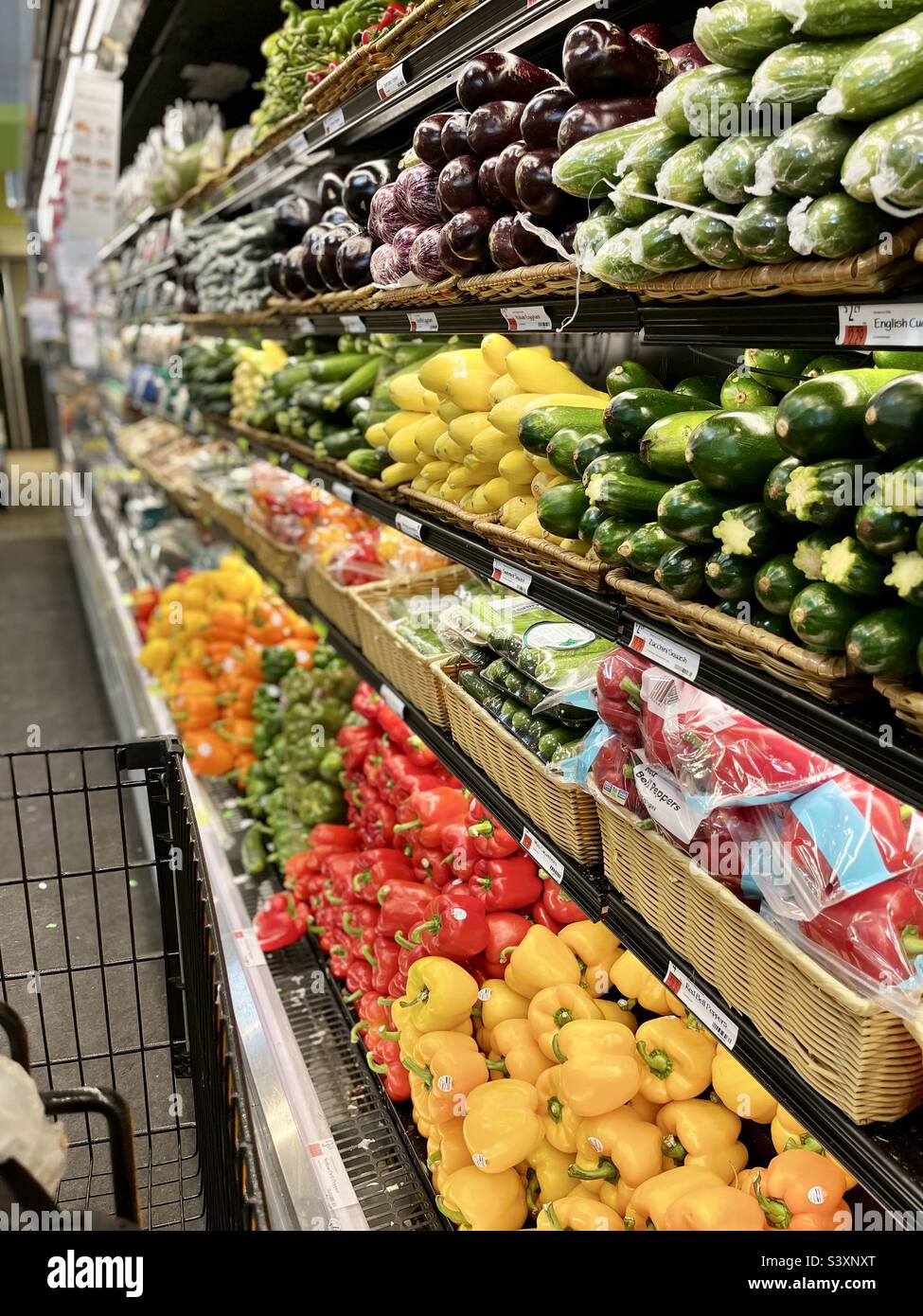 The vegetable section at a supermarket Stock Photo - Alamy