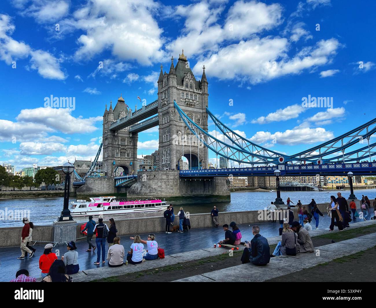 Wolfe barry designed tower bridge hi-res stock photography and images ...