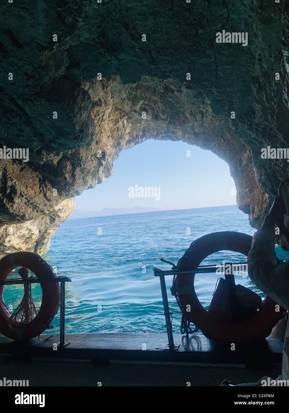 Cave view hi-res stock photography and images - Alamy