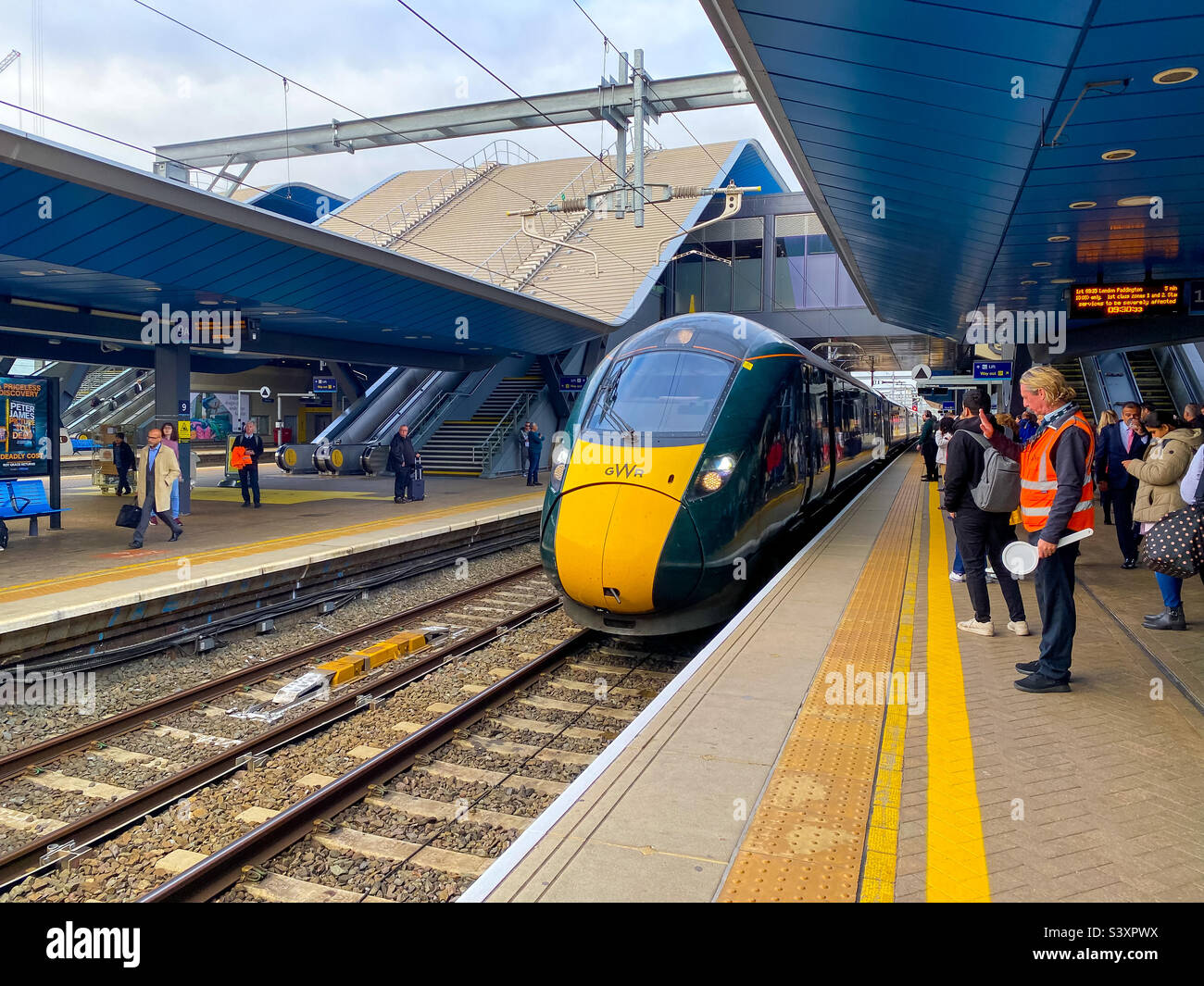 A train arriving at the platform at Reading railway station n Reading ...