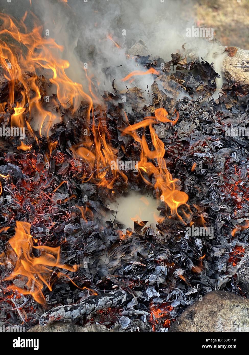 Orange fire smoke hi-res stock photography and images - Alamy