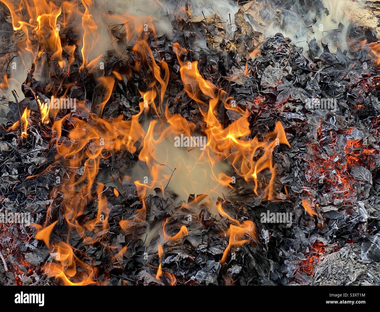 Orange fire smoke hi-res stock photography and images - Alamy