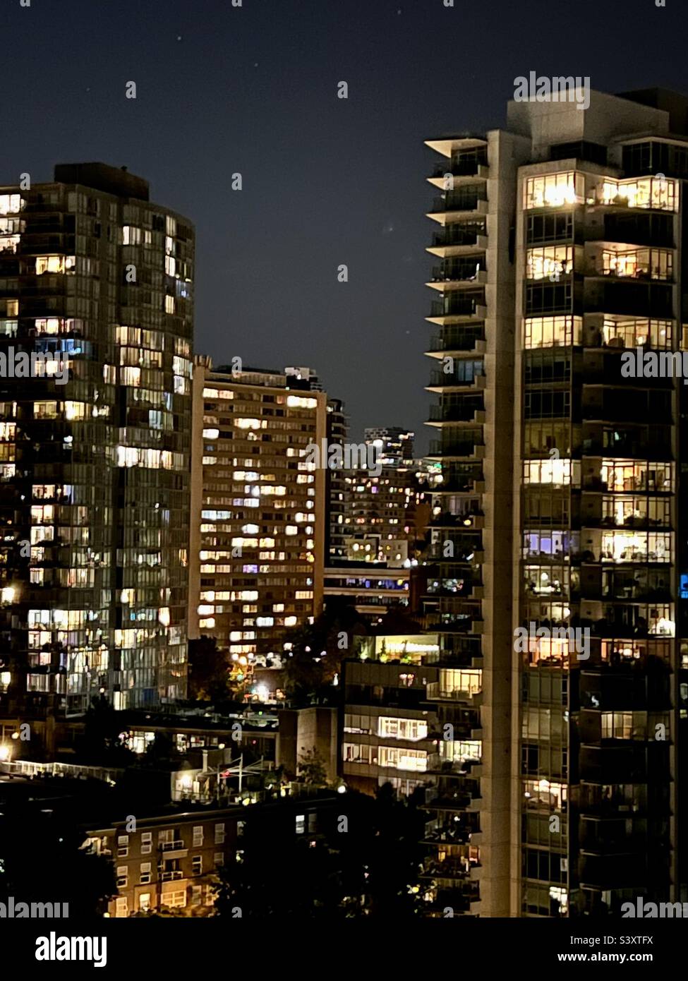 High rise city hi-res stock photography and images - Alamy