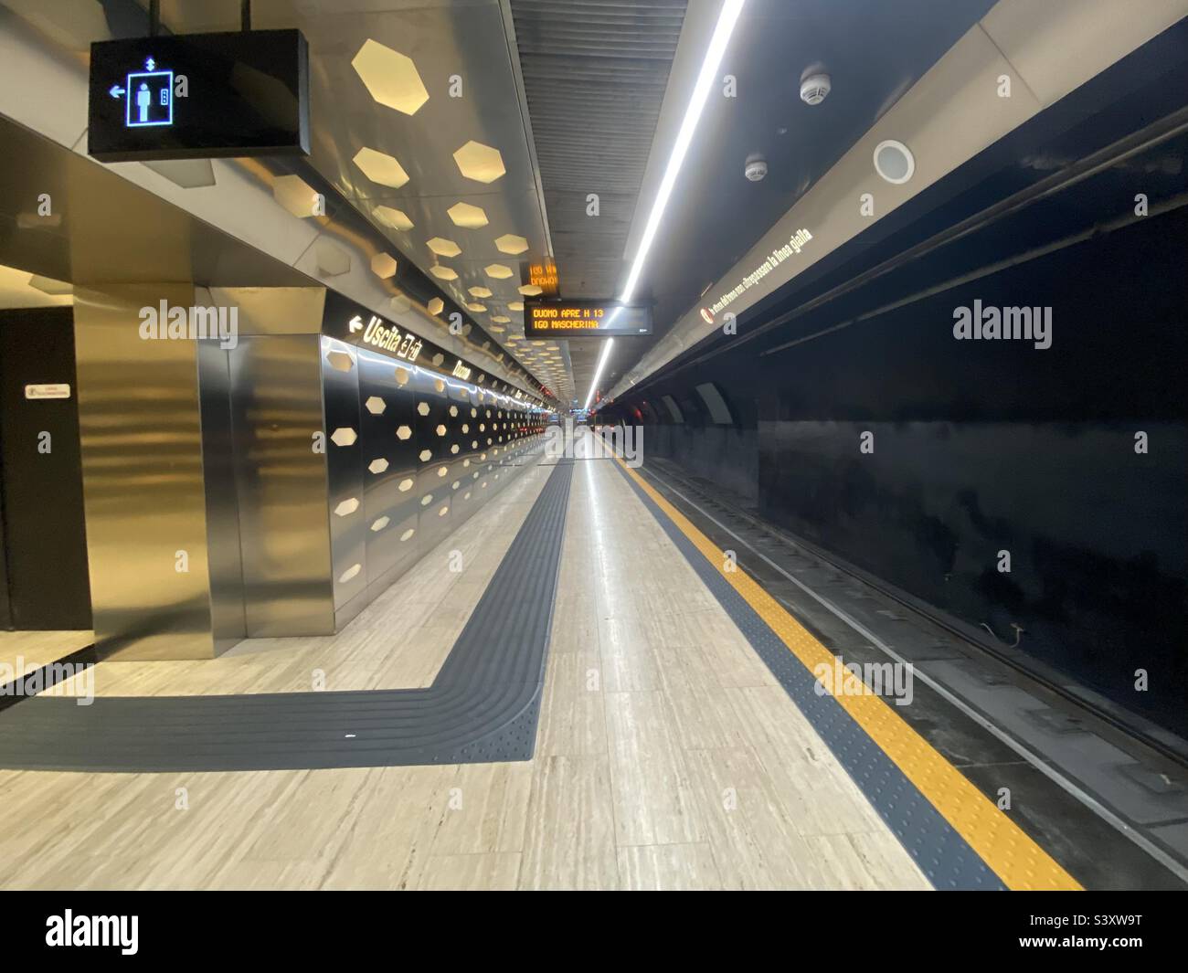 Naples subway italy hi-res stock photography and images - Alamy