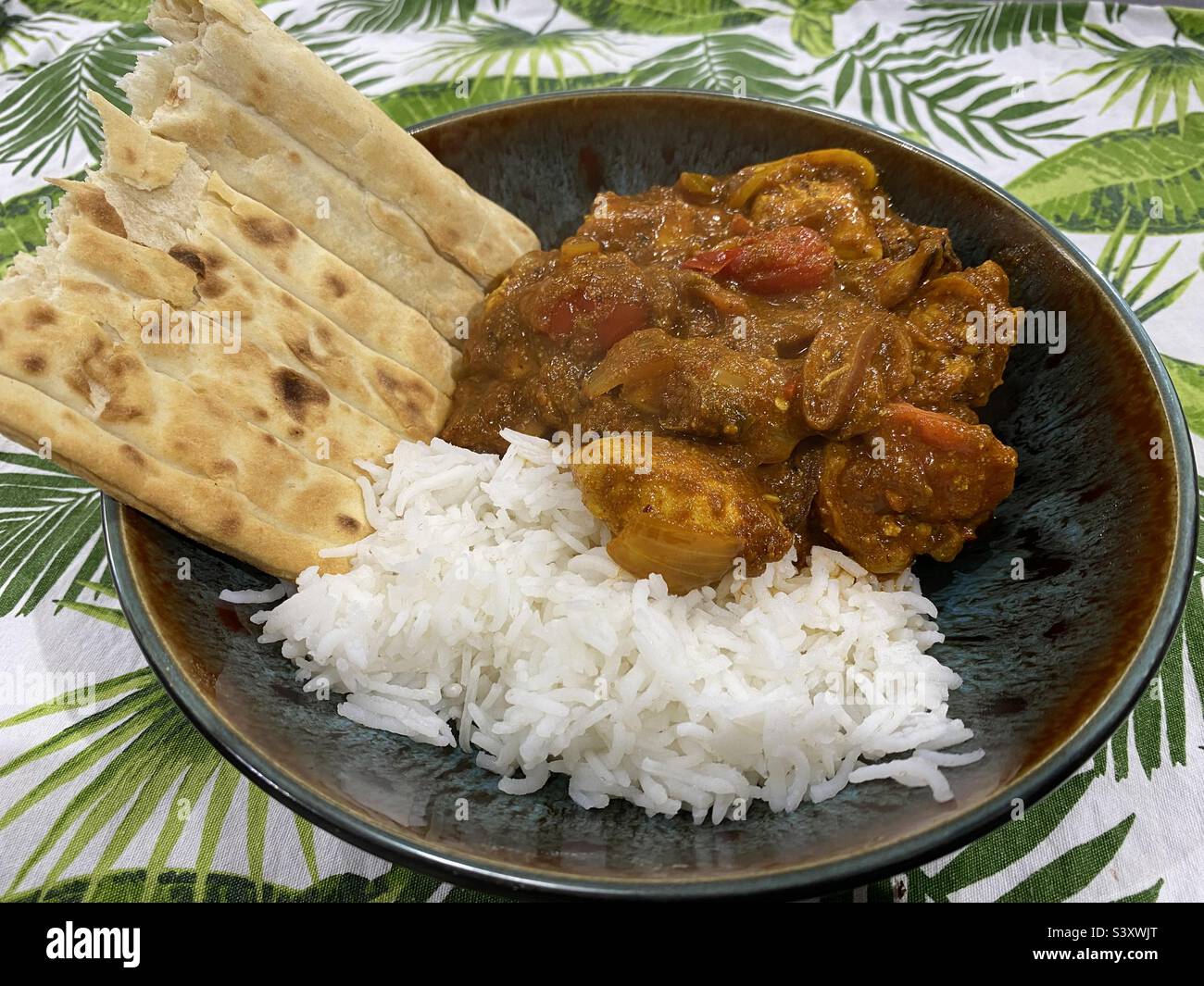 jalfrezi Curry rice and Naan Stock Photo - Alamy