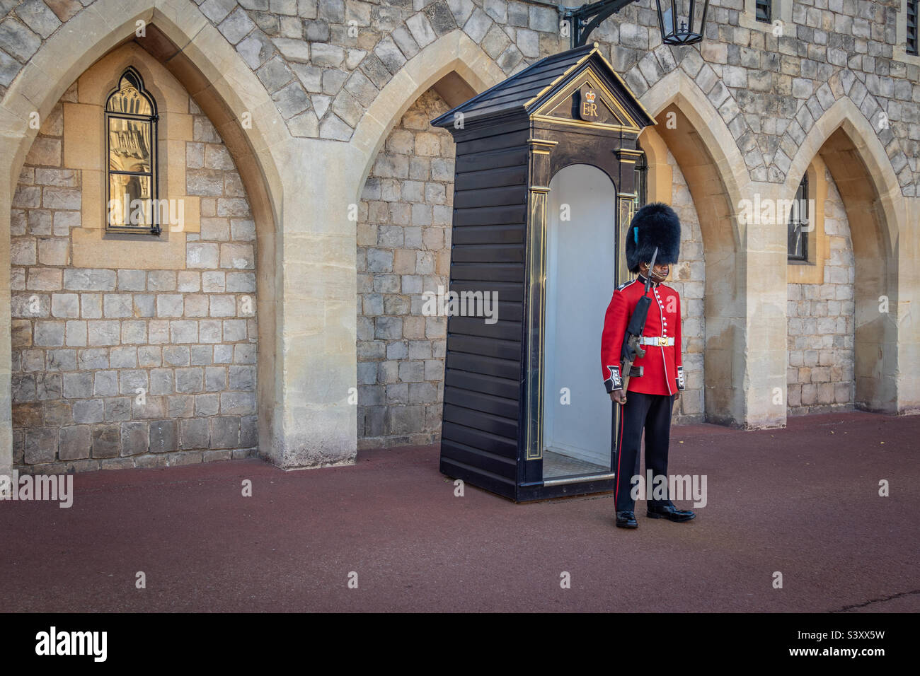 Queen queens guard hi-res stock photography and images - Alamy