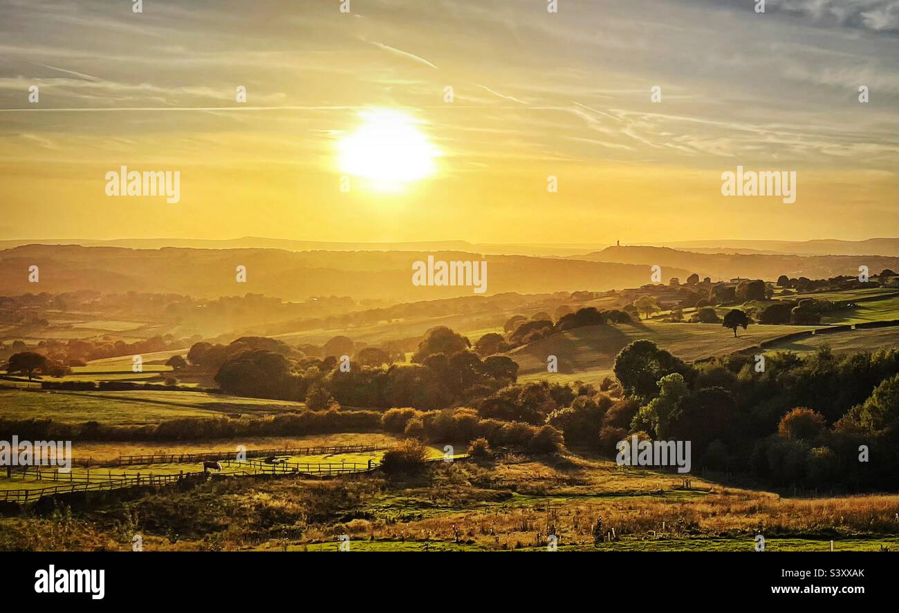 ‘Autumn Gold’ the sun sets on an Autumn day over the Yorkshire ...
