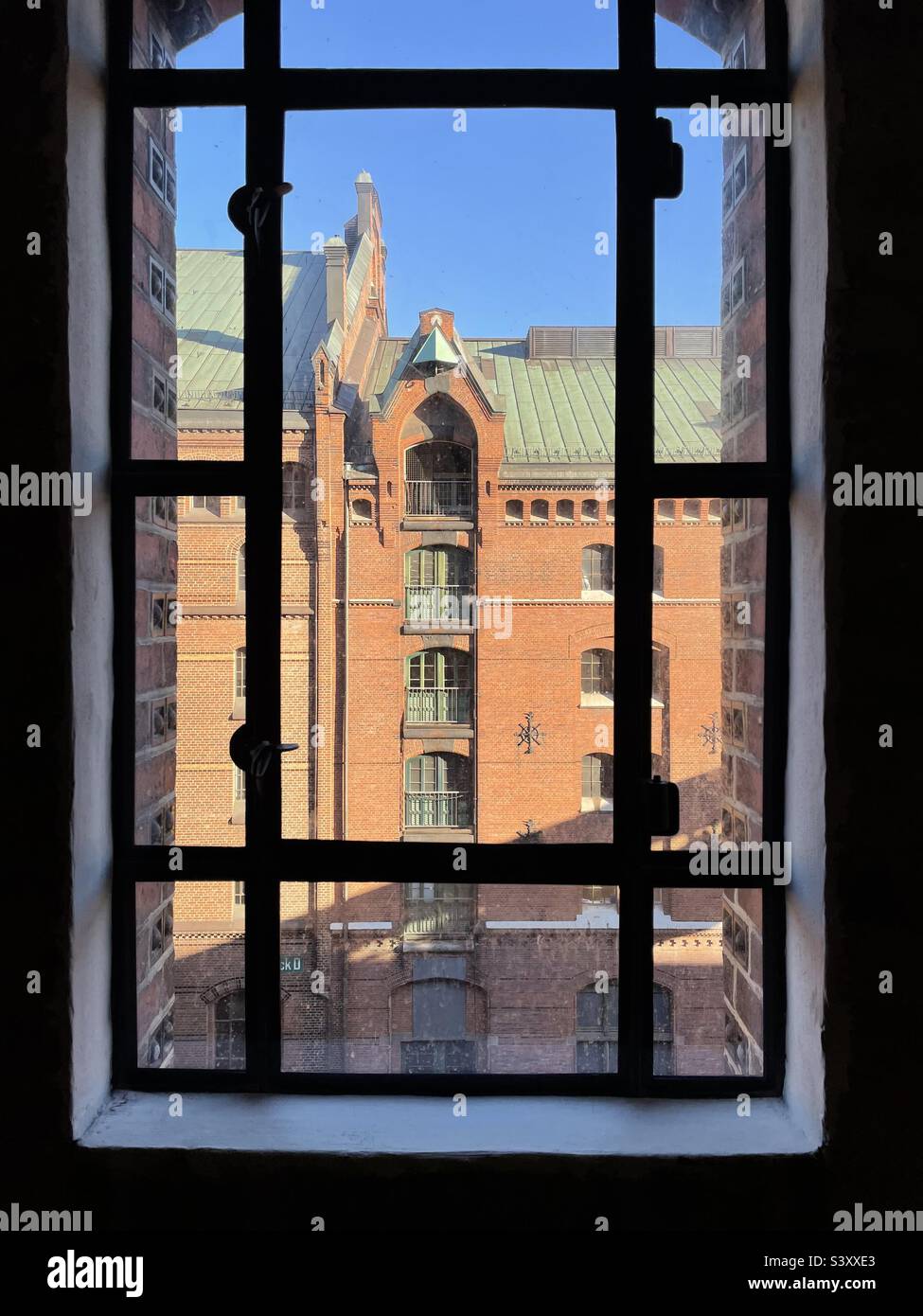 Colour building hi-res stock photography and images - Alamy