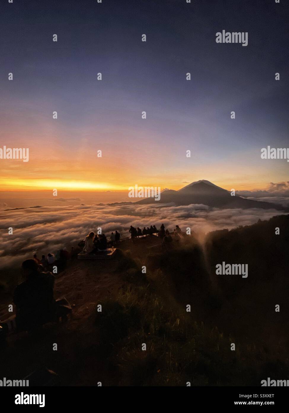 Volcano sunrise hi-res stock photography and images - Alamy