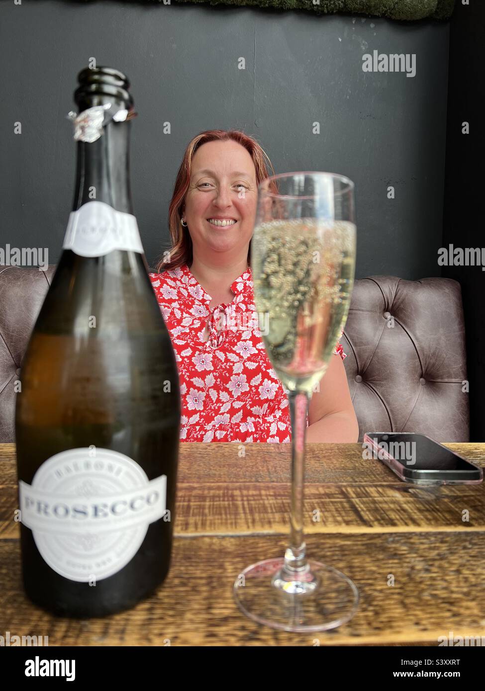 Prosecco glass woman hi-res stock photography and images - Alamy