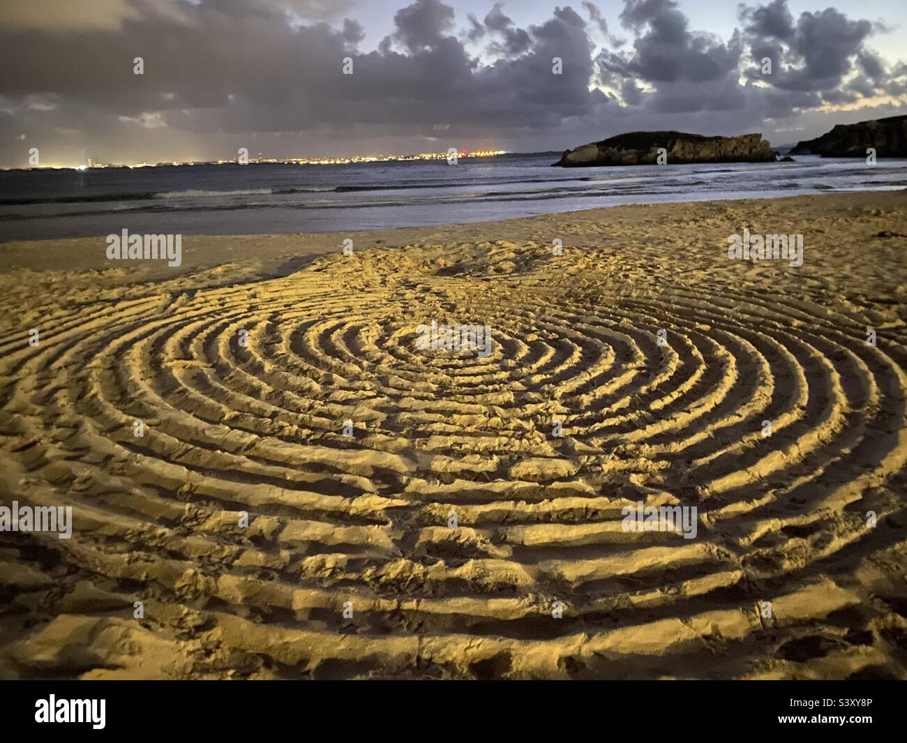 Labyrinth art hi-res stock photography and images - Alamy