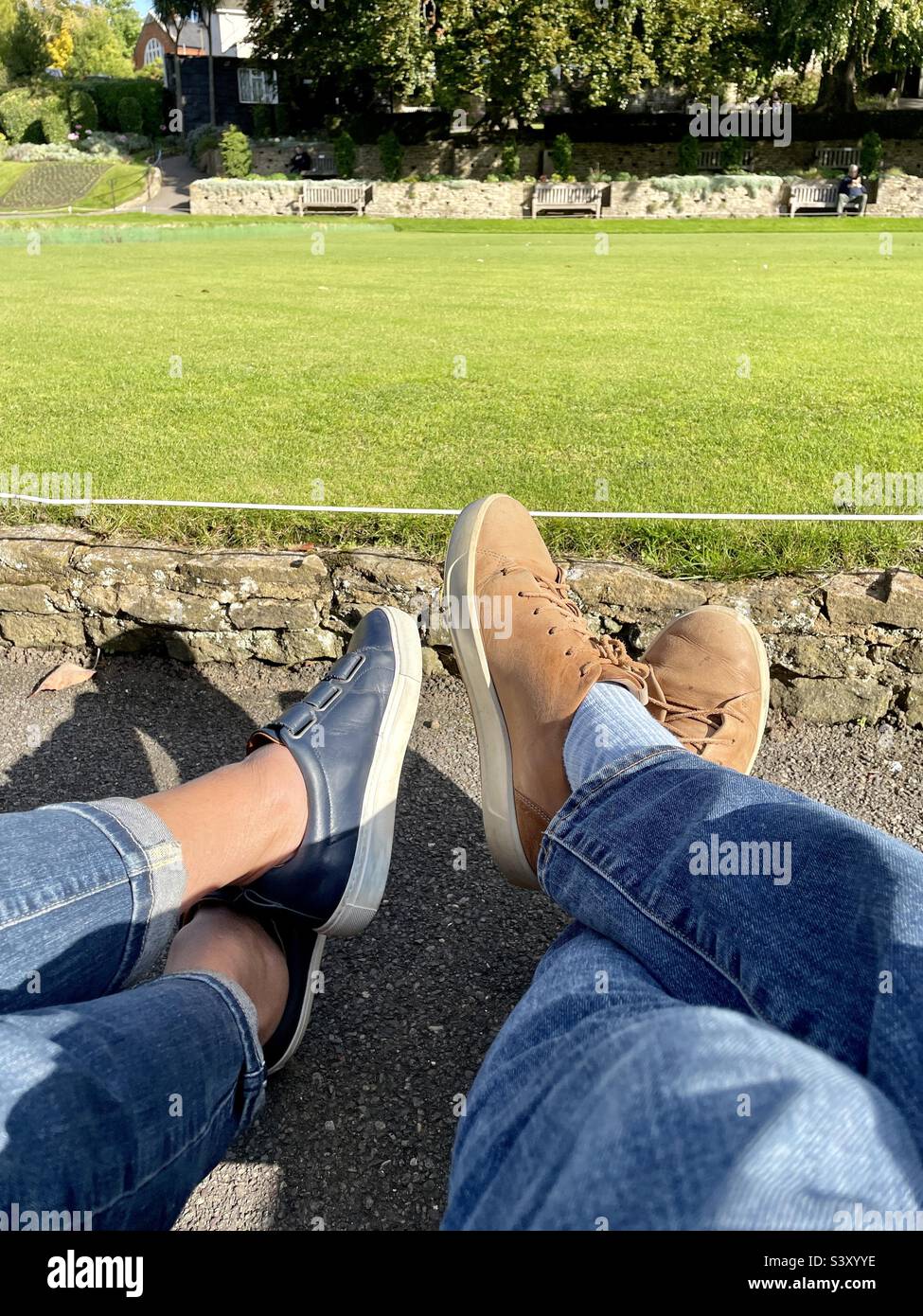 Crossed feet taking it easy hi-res stock photography and images - Alamy