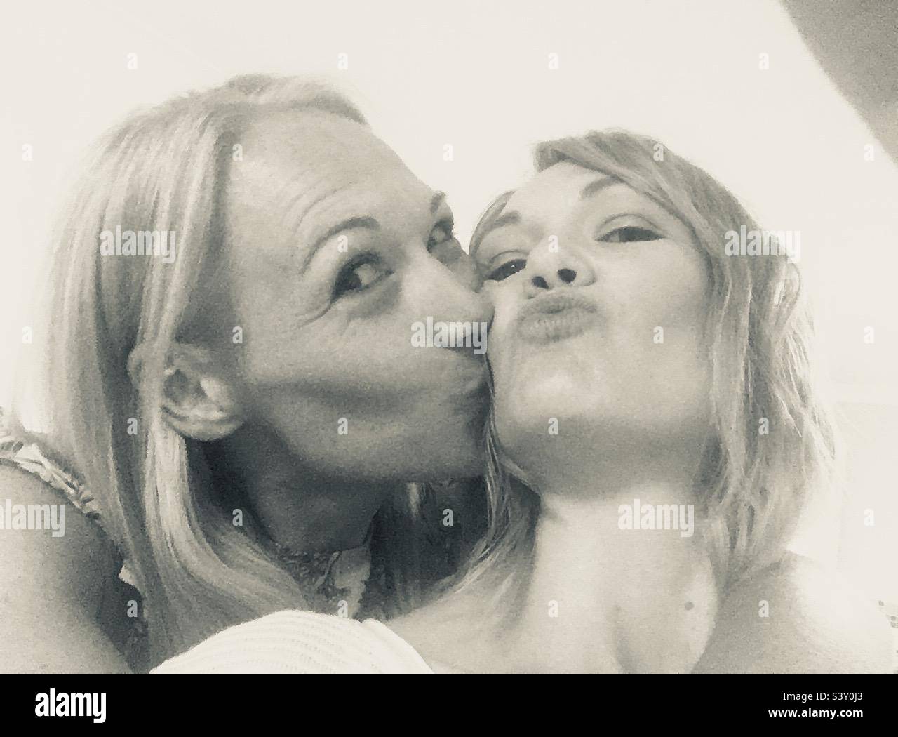 Sister love hi-res stock photography and images - Alamy