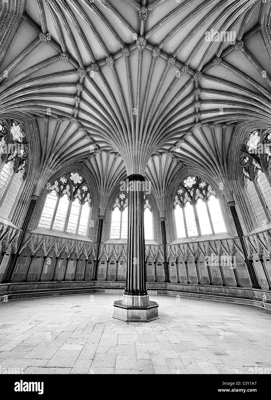 Round room with columns hi-res stock photography and images - Alamy