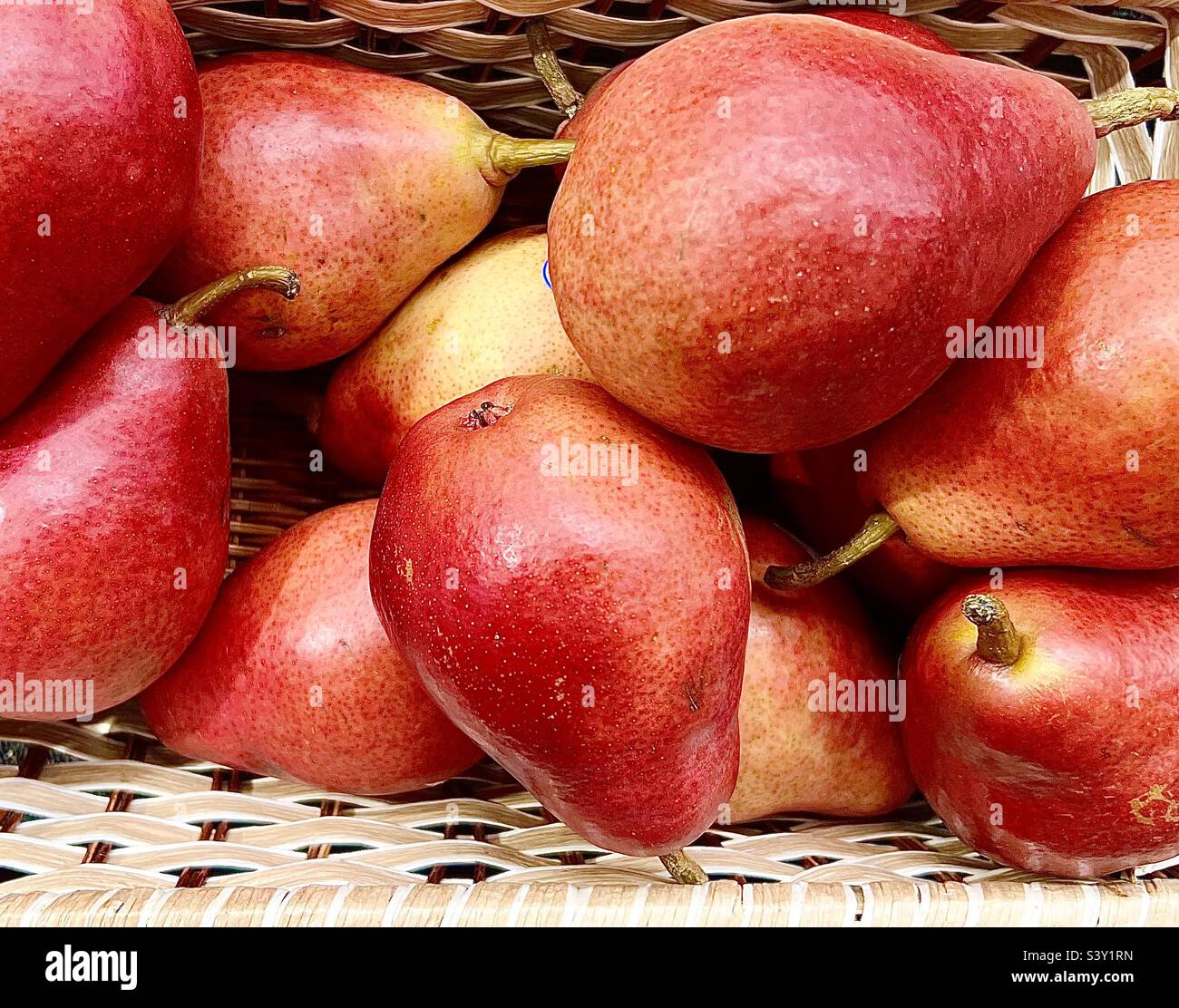 Red pears hi-res stock photography and images - Alamy