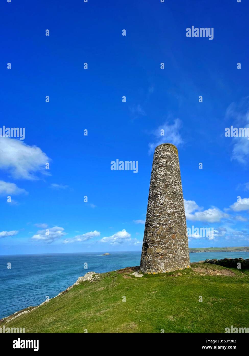 The Daymark, Stepper Point, North Cornwall, October Stock Photo - Alamy