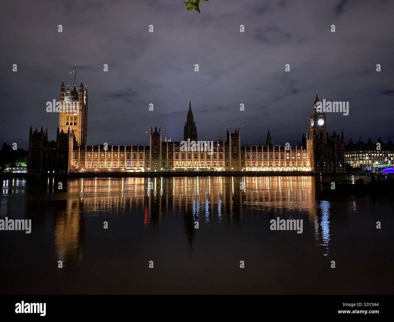 Westminster palace nighttime hi-res stock photography and images - Alamy