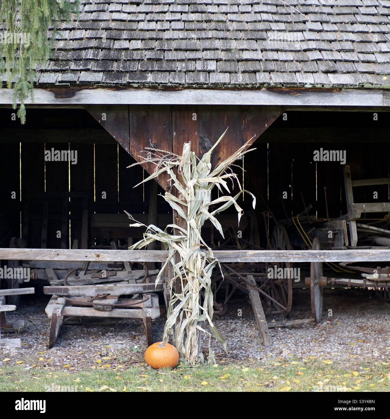 Heritage barn with Fall decorations Stock Photo - Alamy