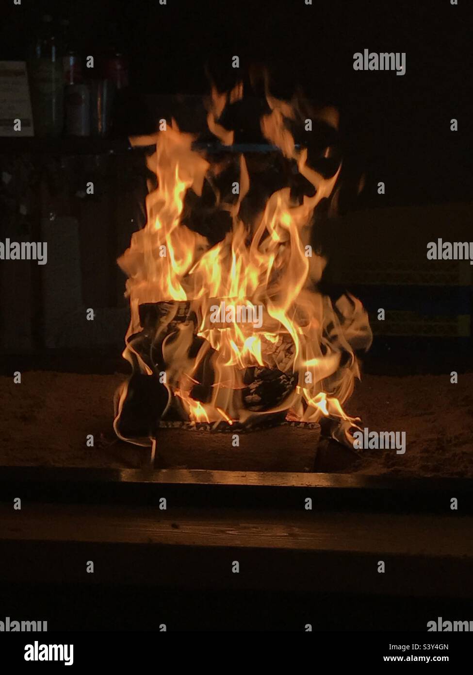 Fire pit fire hi-res stock photography and images - Alamy