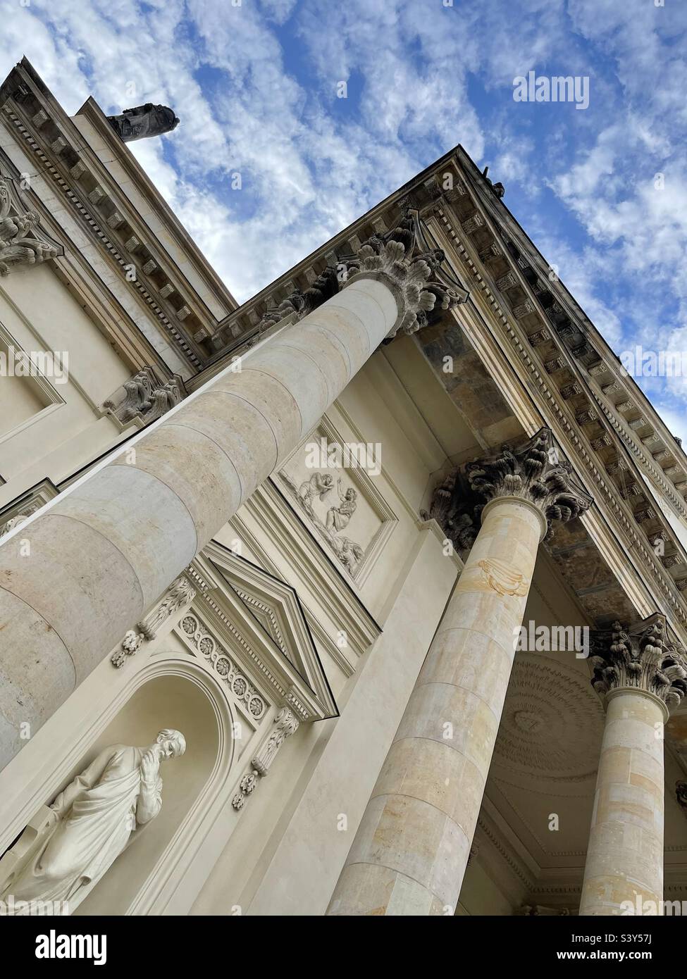 Columns and arch hi-res stock photography and images - Alamy