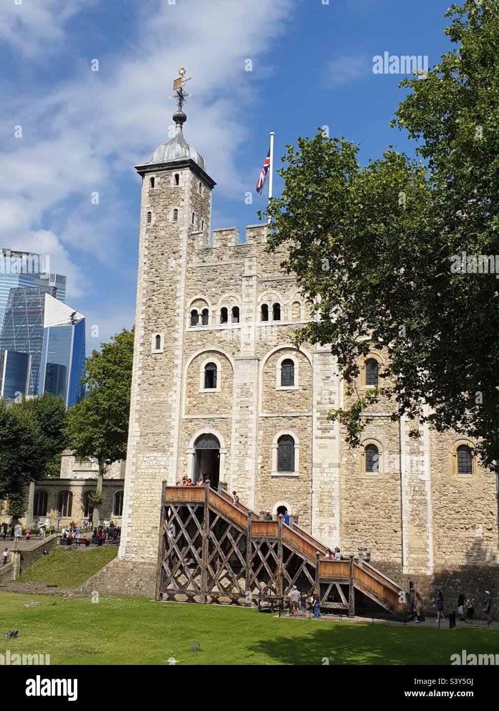 The crown jewels tower of london hi-res stock photography and images ...