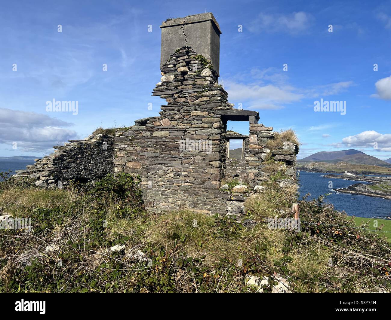 Falling down house hi-res stock photography and images - Alamy