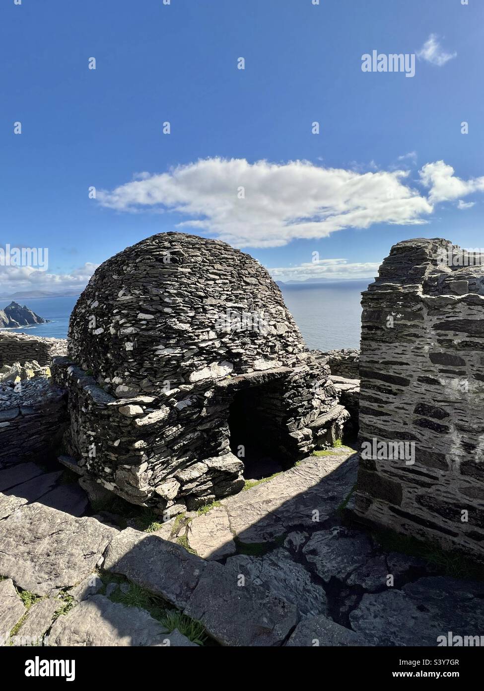 Star wars island beehive huts hi-res stock photography and images - Alamy