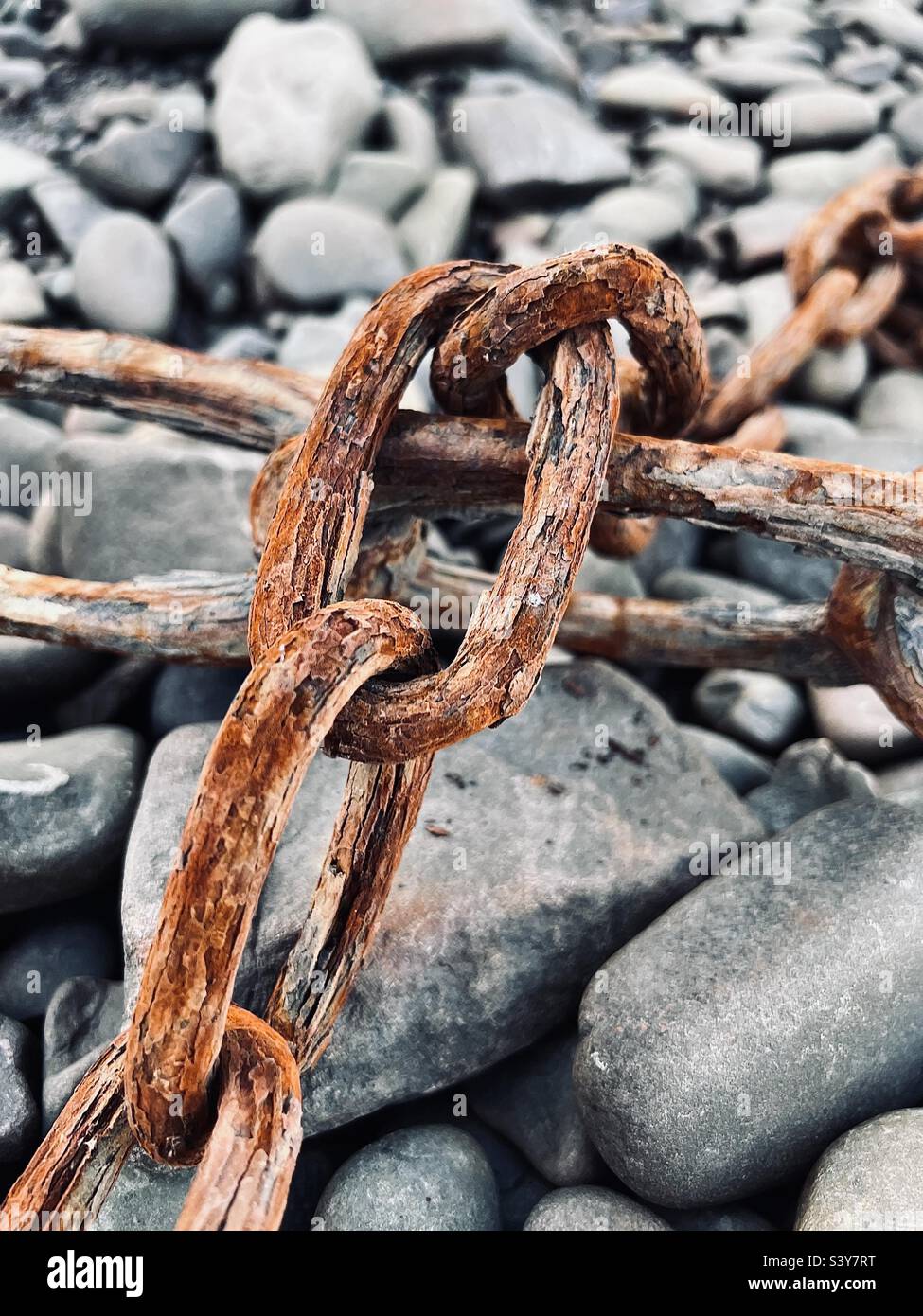 Rusted chains hi-res stock photography and images - Alamy