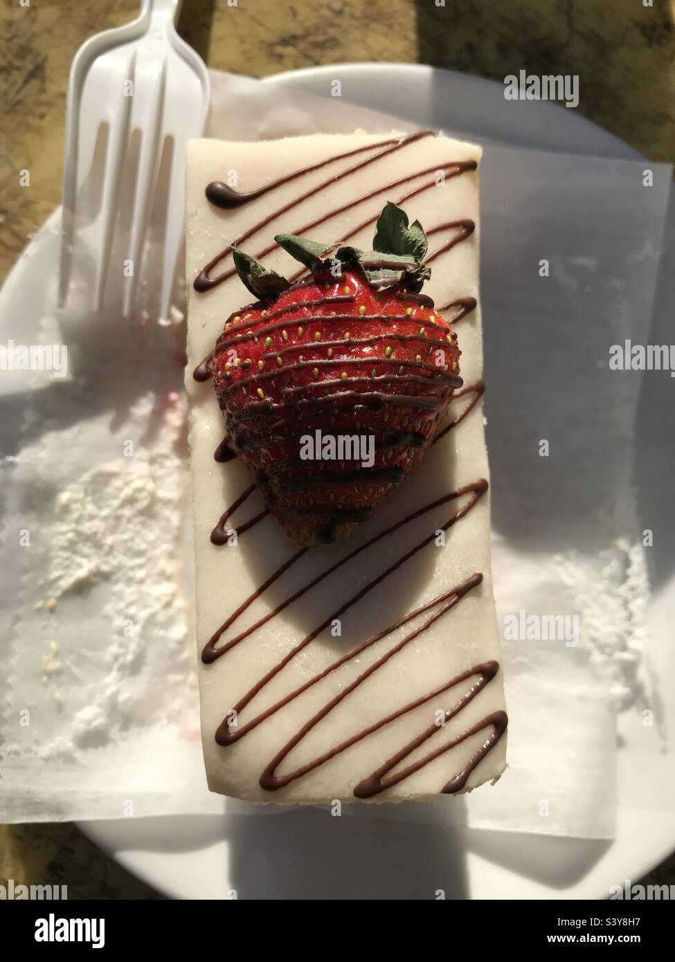 Cake from above hi-res stock photography and images - Alamy