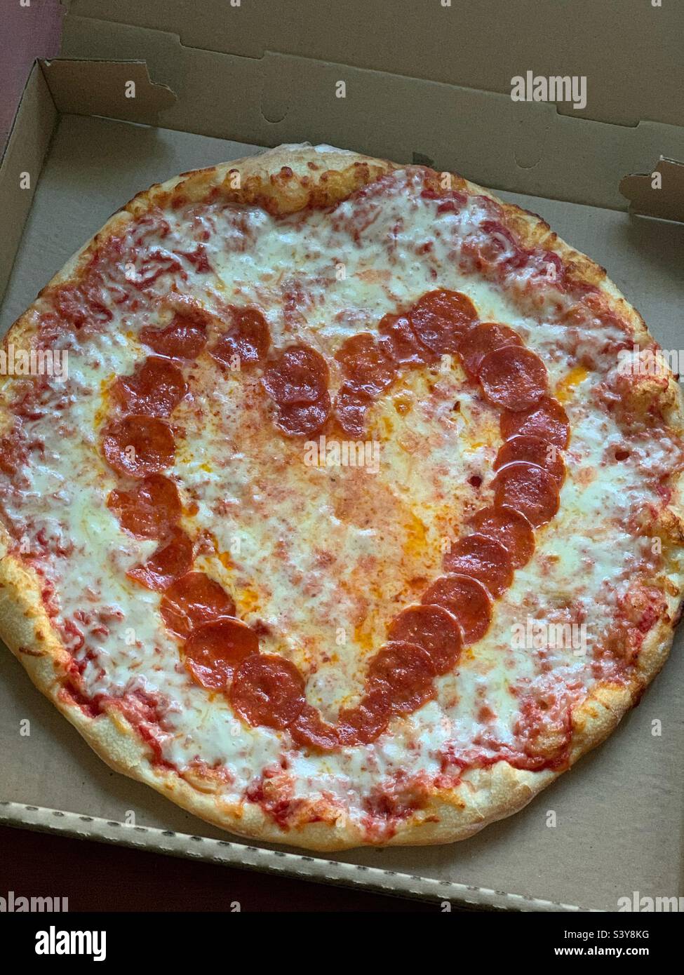 Heart pepperoni pizza hi-res stock photography and images - Alamy