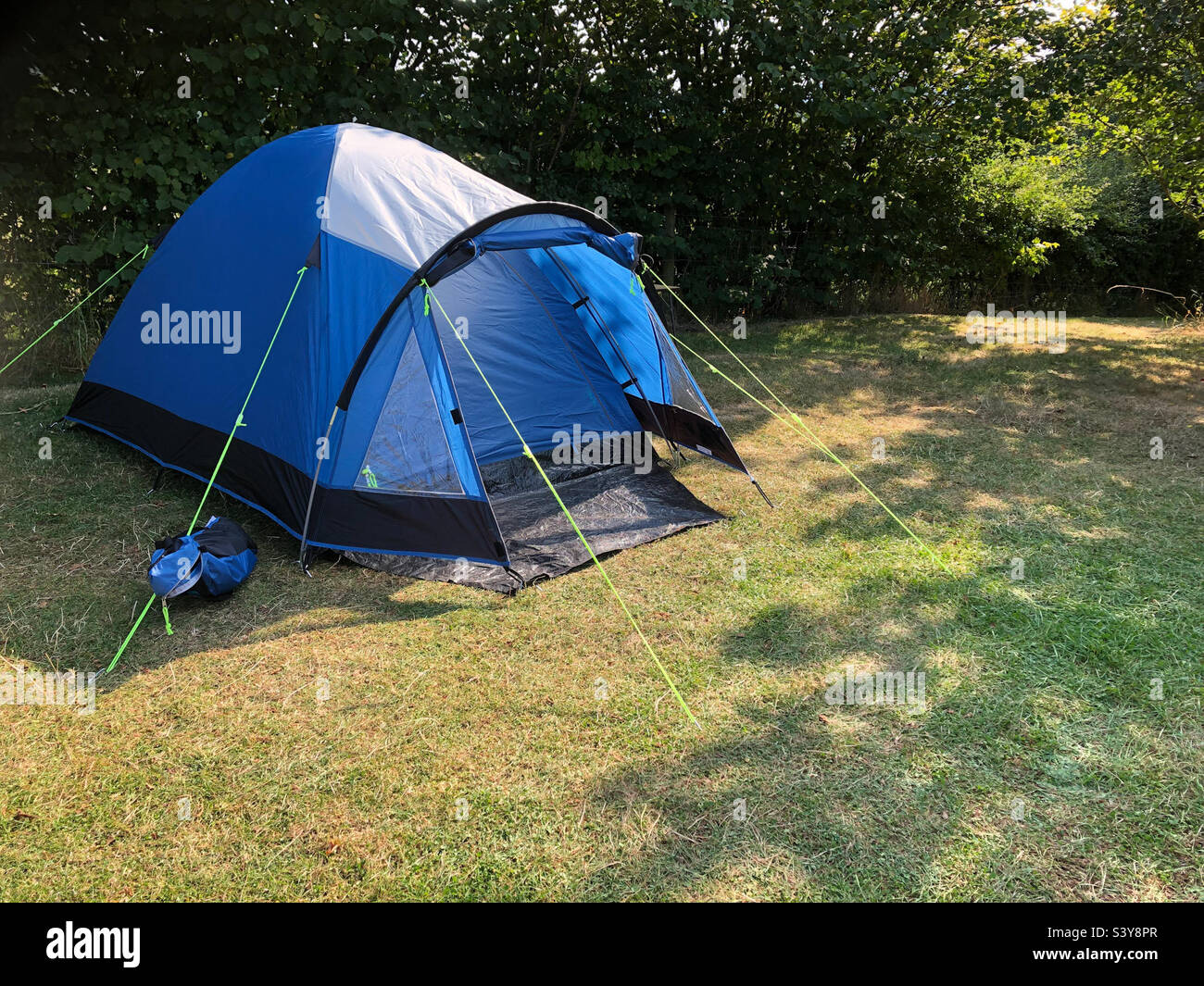 Blue tent hi-res stock photography and images - Alamy