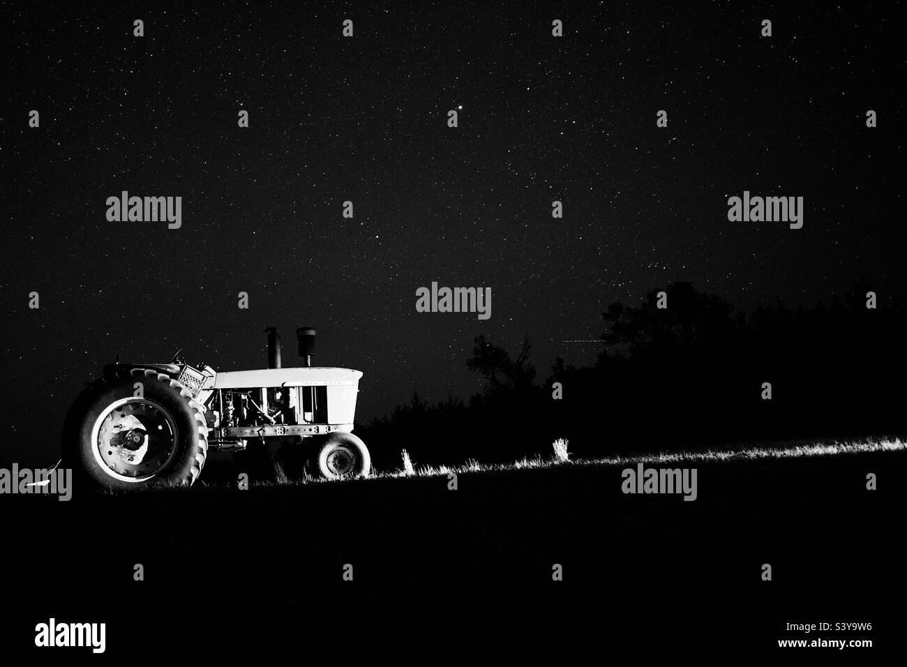 Tractor night hi-res stock photography and images - Alamy