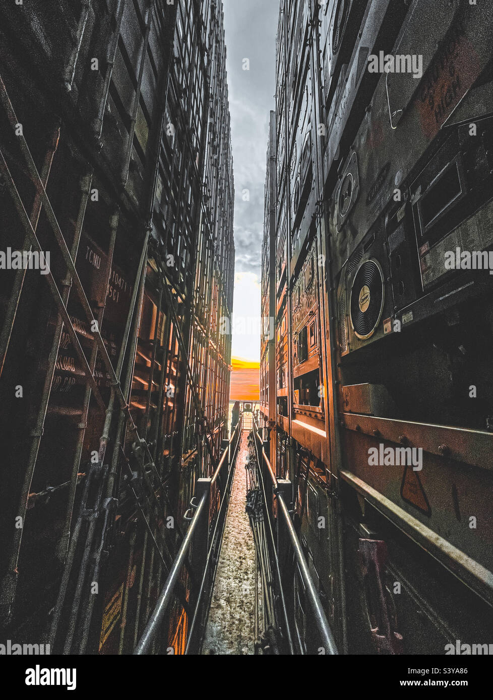 Big container ship hi-res stock photography and images - Alamy