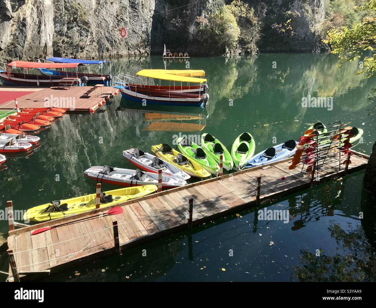 Colourful kayaks hi-res stock photography and images - Alamy