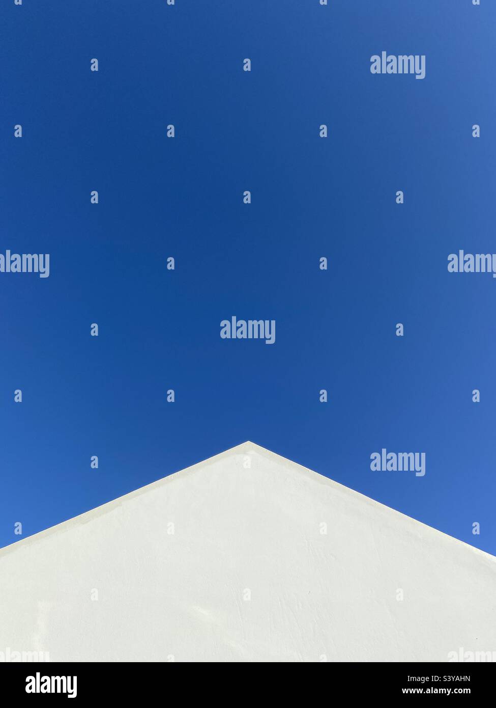 White roof hi-res stock photography and images - Alamy