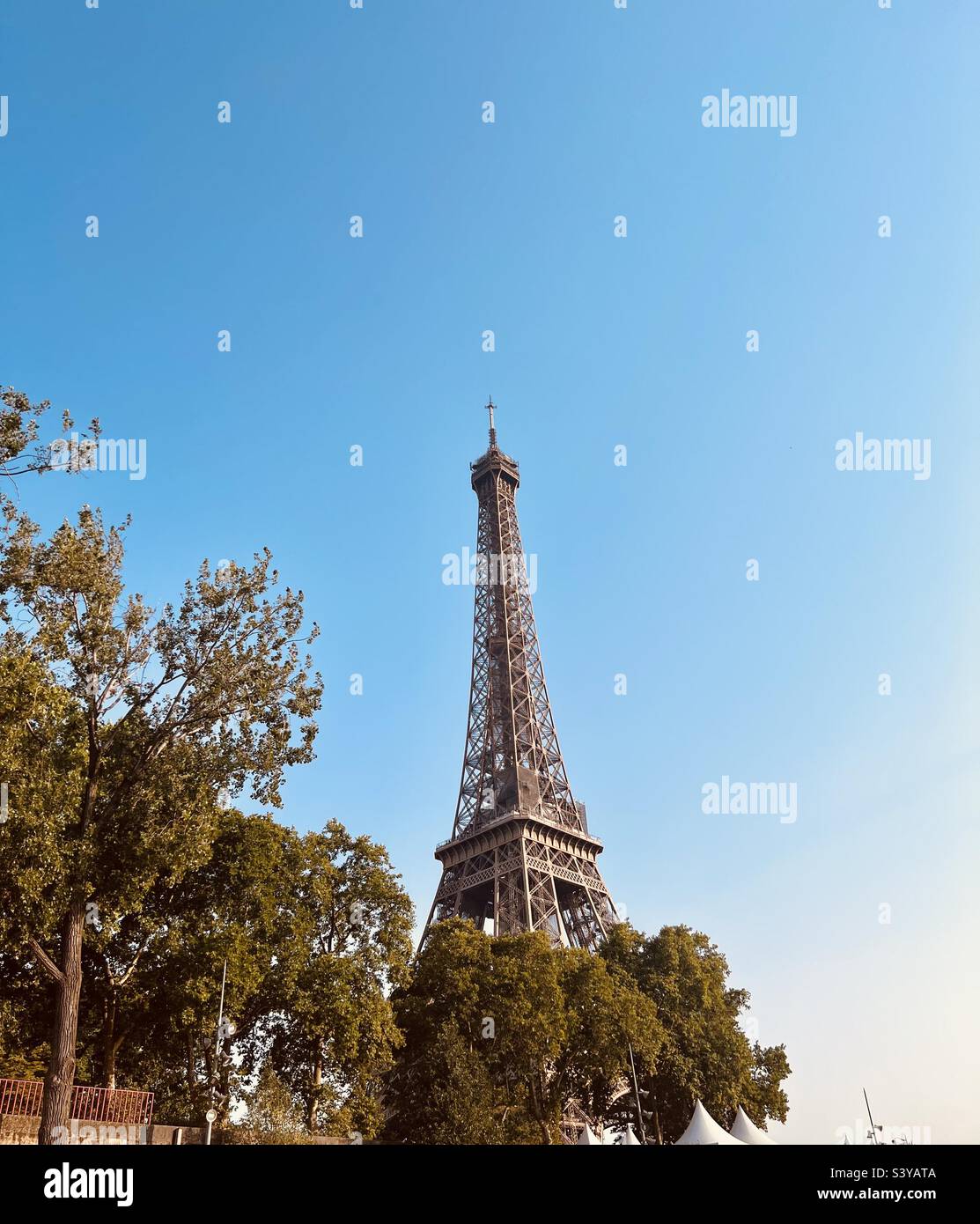 Eiffle tower hi-res stock photography and images - Alamy