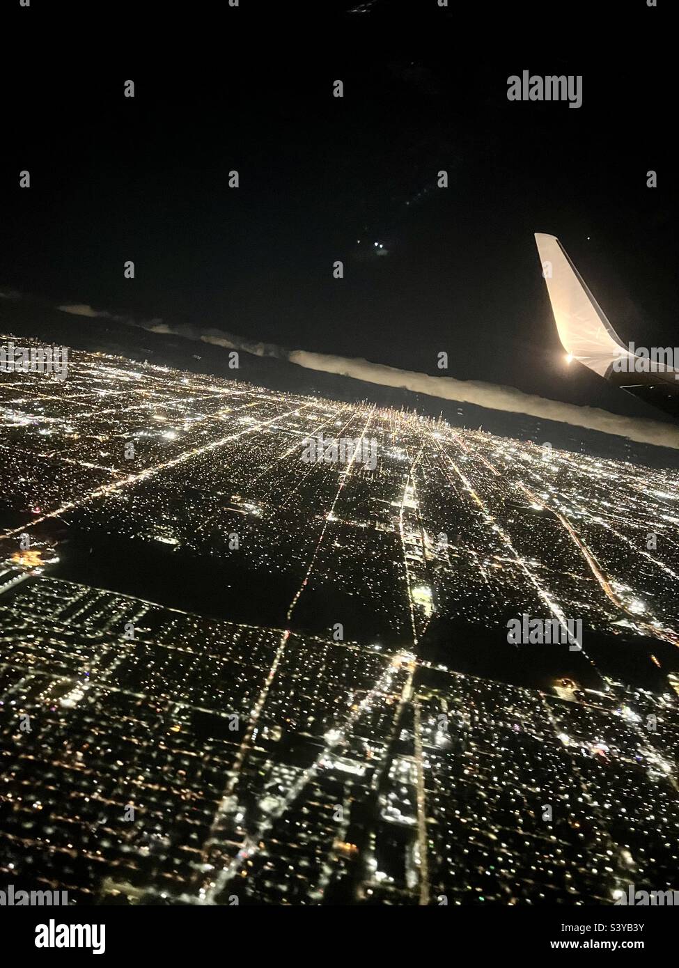 City lights plane images hi-res stock photography and images - Alamy