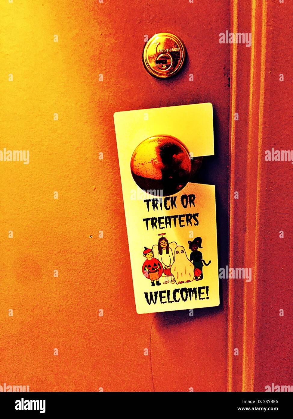 Halloween trick or treat door tag in apartment building Stock Photo - Alamy