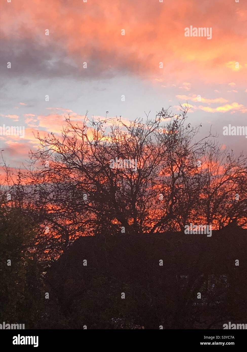 Dusky sunset hi-res stock photography and images - Alamy