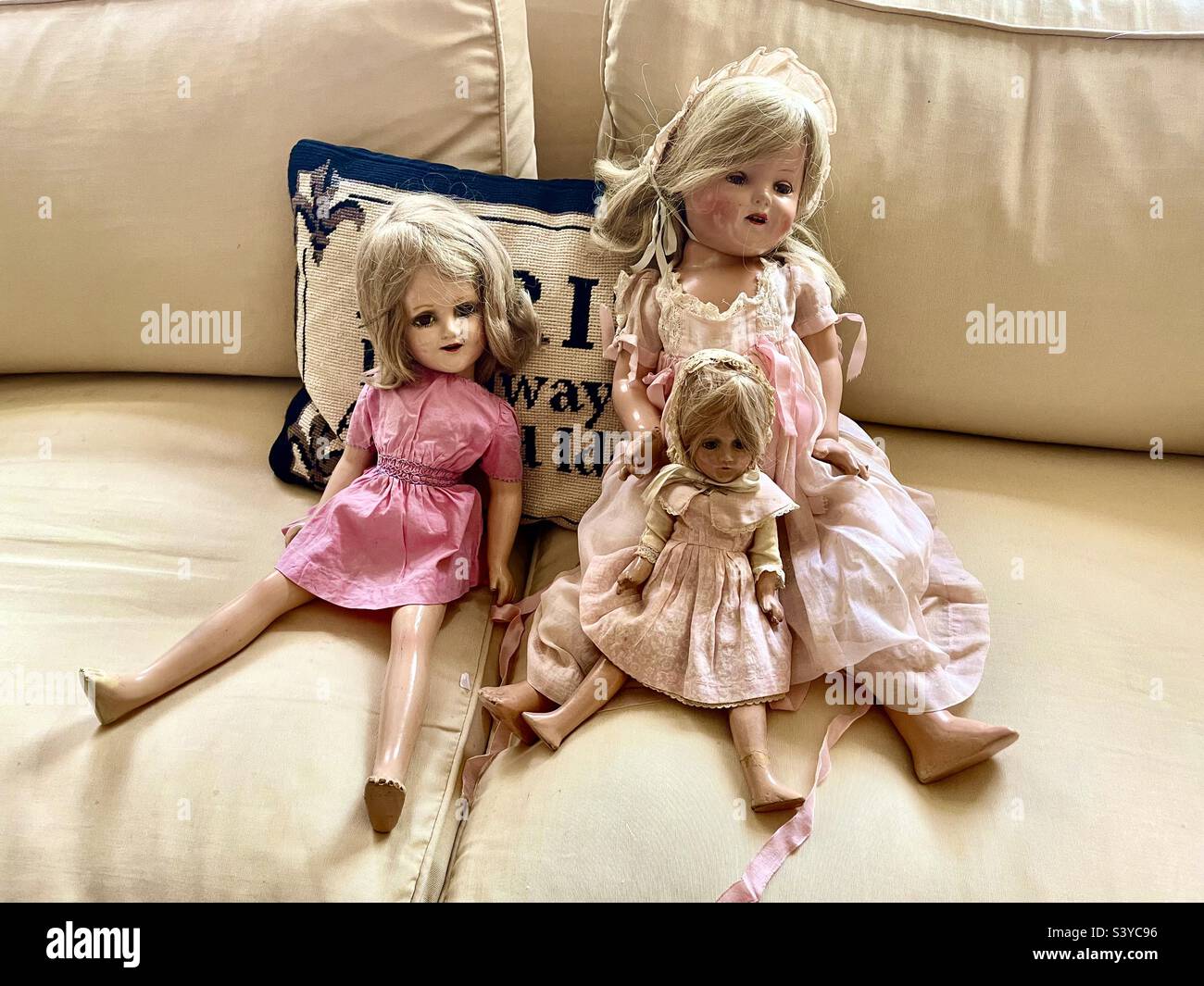 Antique dolls hi-res stock photography and images - Alamy