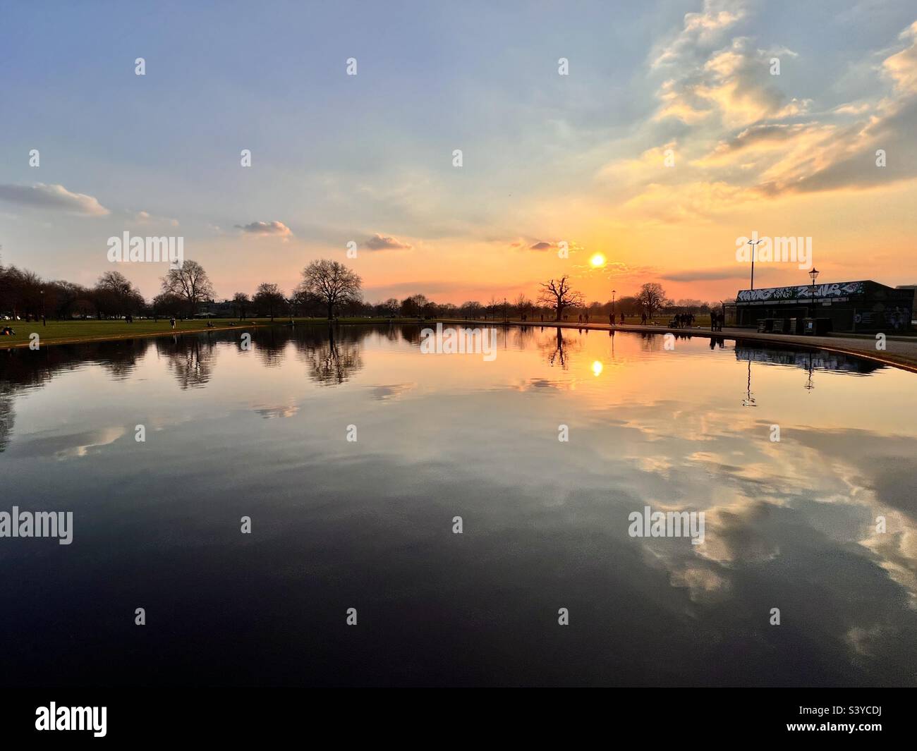 Reflections sunset hi-res stock photography and images - Alamy
