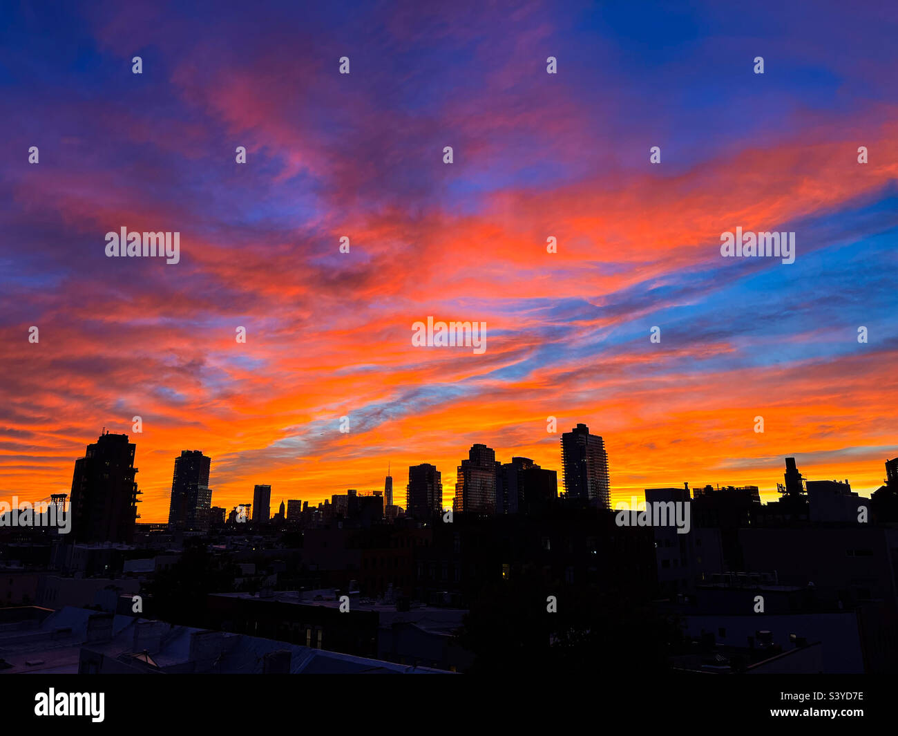 Sunset over New York City on September 29, 2022 Stock Photo - Alamy