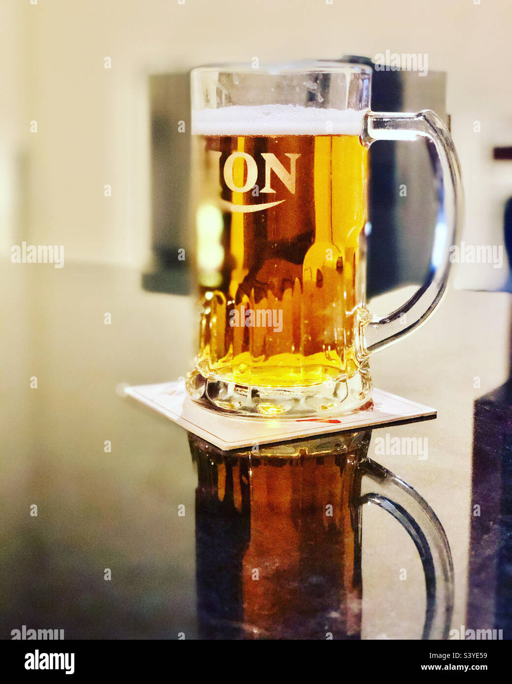 Cool and chill hi-res stock photography and images - Alamy