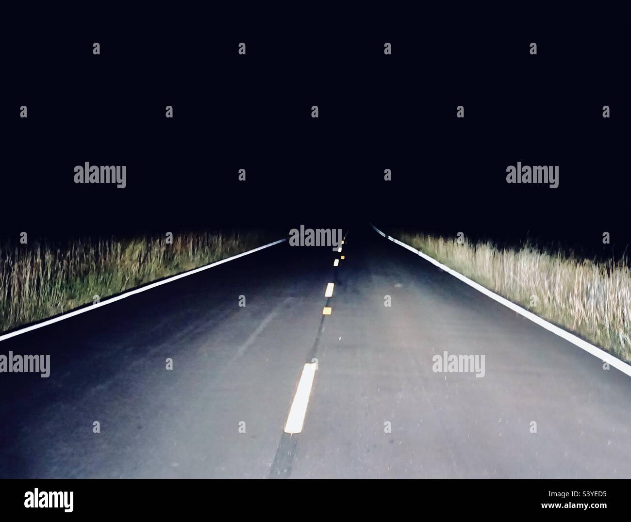 Dark road hi-res stock photography and images - Alamy