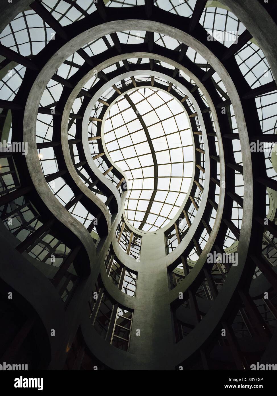 Look up at ceiling hi-res stock photography and images - Alamy