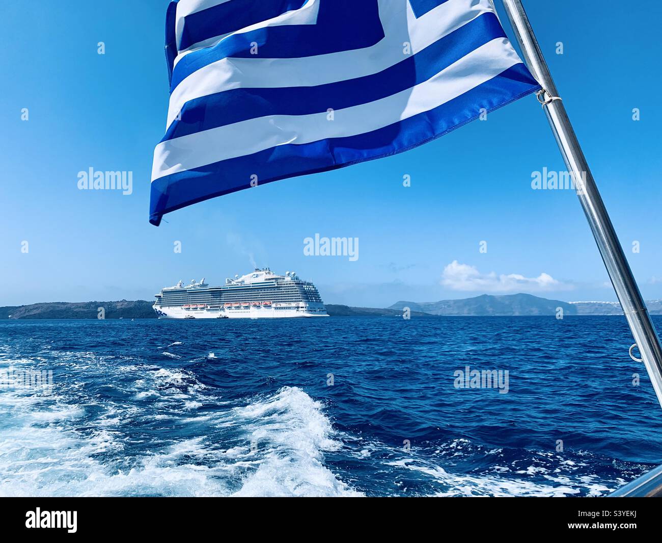 Cruise ship sunny day hi-res stock photography and images - Alamy